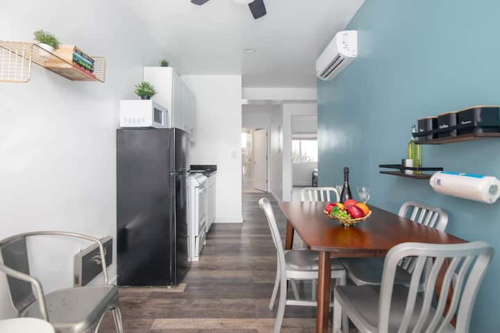 Spacious 2-bedroom Apt In The Heart Of Sobe - Miami Beach, FL