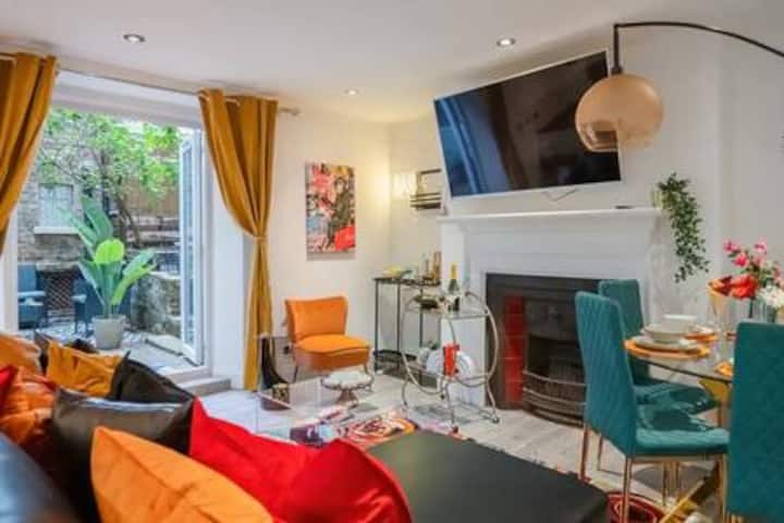 Funky Trendy 3 Bed 3 Bath With Patio - London