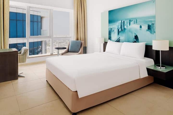 Three Bedroom Apartment Near Mashreq Metro Station - Dubai