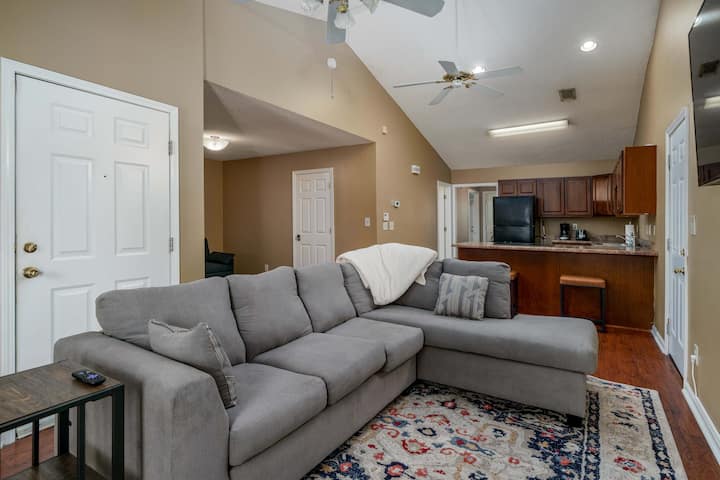 Southern Tides- 2.5 Miles To Ua- 2br/2ba - Tuscaloosa, AL
