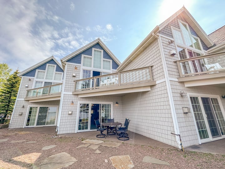 Cobblestone Cove Villa 2 On Lake Superior - Grand Marais, MN