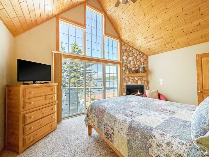 Cobblestone Cove Villa 3 On Lake Superior - Grand Marais, MN