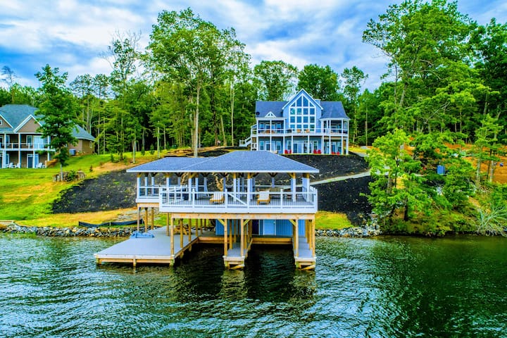 New 4br Lakefront Lake Anna, Hot Tub, Boat Dock - Lake Anna, VA