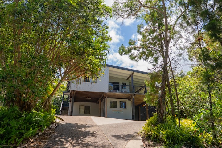 Tree & Sea + Sleeps 11 - Moreton Island