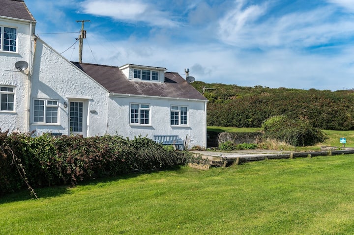 Y Lleiaf - Trearddur Bay