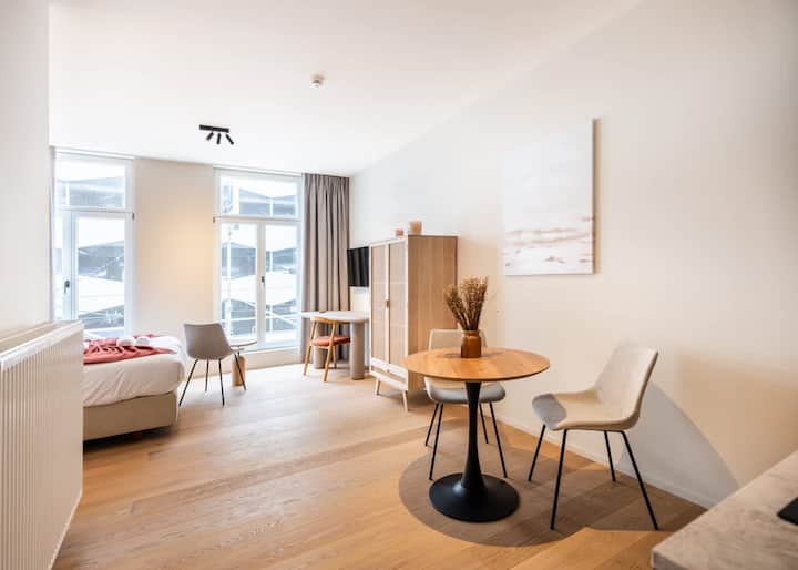Huswell - Stylishly Renovated Studio In Ghent's Li - Ghent, Belgium