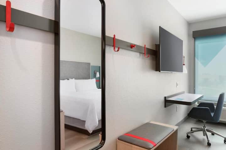 Comfy King Bed | Free Breakfast. Free Parking - Ashland, VA