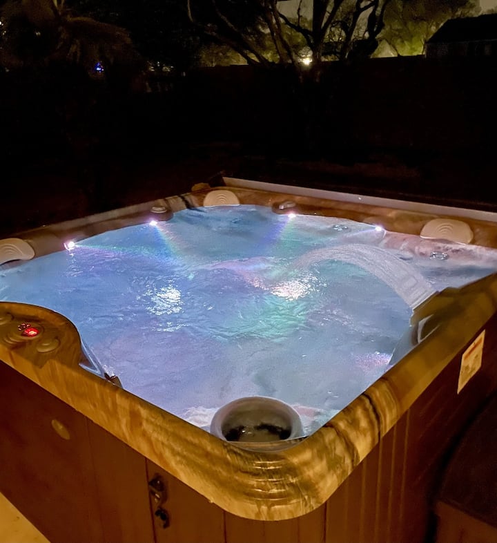 Hot Tub | 2br Duplex | Pet Friendly| Near Airport - Stone Oak - San Antonio