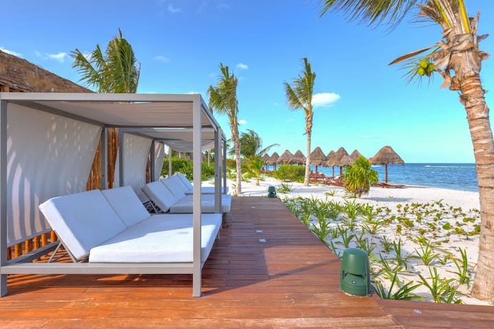 Beachfront Oasis | Rooftop Pool | 24/7 Security - Isla Mujeres