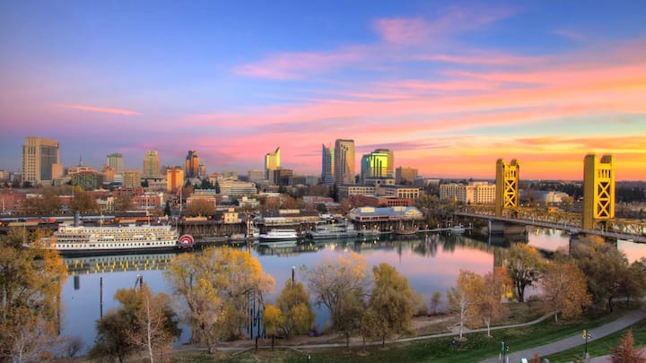 Inviting All-suite Hotel W/ Free Grocery Shopping - Sacramento, CA