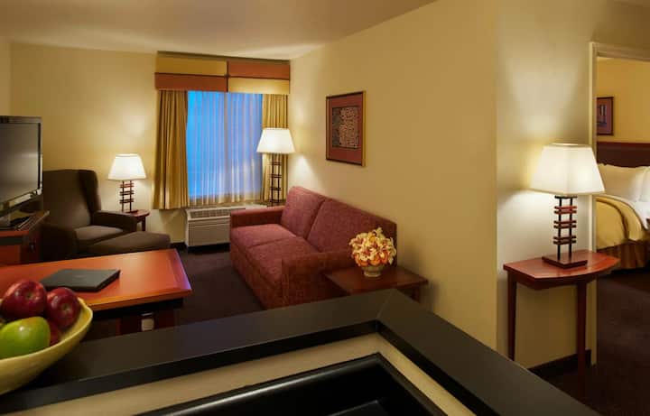 3 Cozy Suites W/ Kitchen Near Sac Zoo – 8 Miles - Sacramento, CA