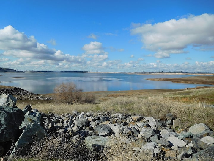 Comfy 1 Br Suite, Near Folsom Lake Recreation Area - Folsom, CA