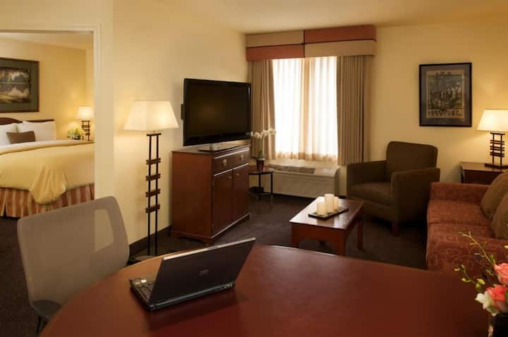 Stay Near Westfield Galleria At Inviting Suite! - Roseville, CA