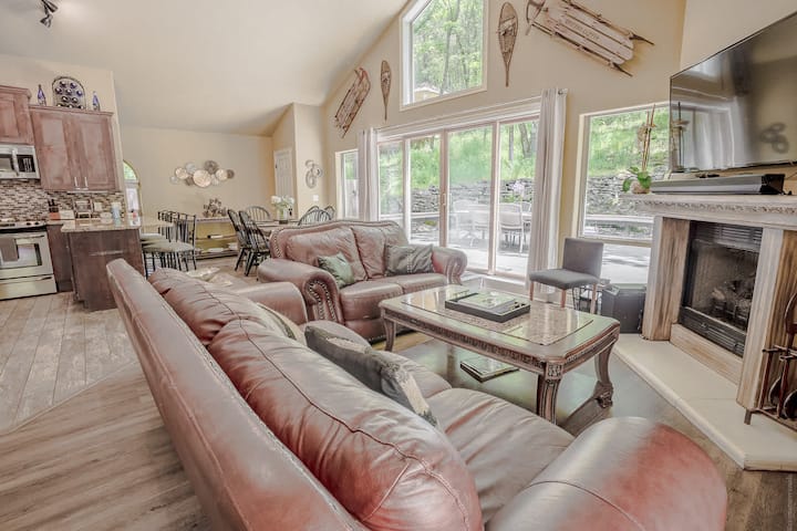 Dwntn, New Hot Tub, Trailer Parking, Dog Friendly - Eureka Springs, AR