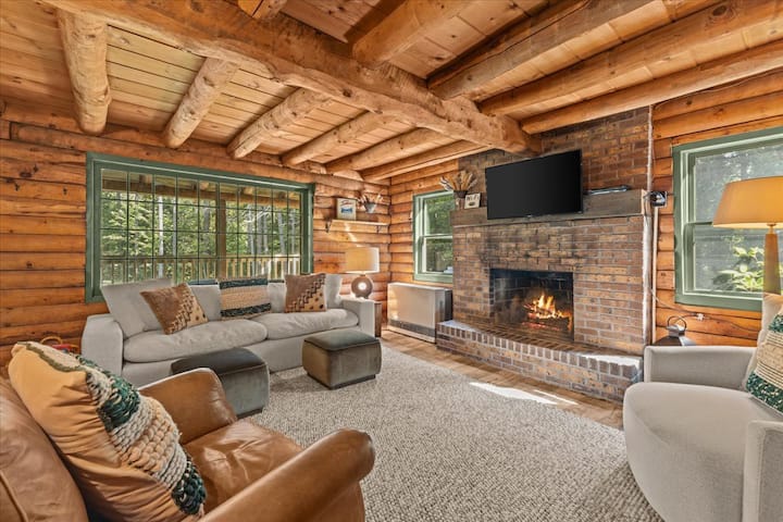 Relaxing 3br Log Cabin Getaway W/ Firepit In Stowe - Stowe, VT