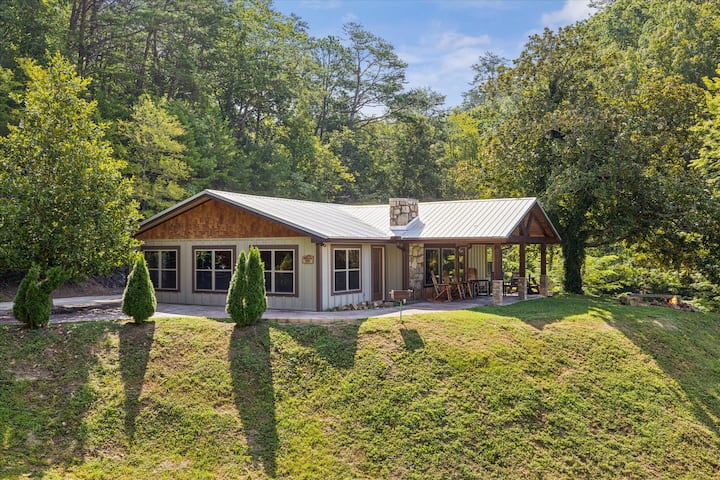 Sharp Hollow By Beyond Expectations: W/ Hot Tub - Pigeon Forge, TN