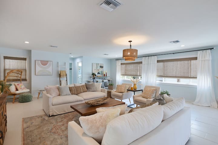 Sanibel Sunrise- Remodeled West End Home - Sanibel, FL