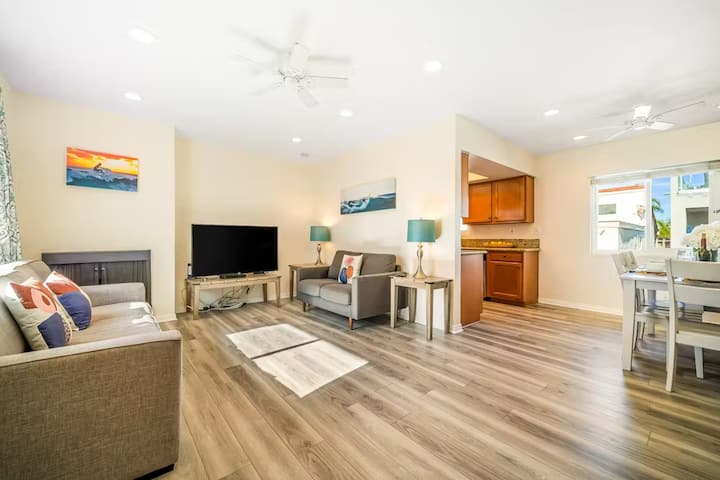 Beachside Near Pier And Funzone - Newport Beach, CA