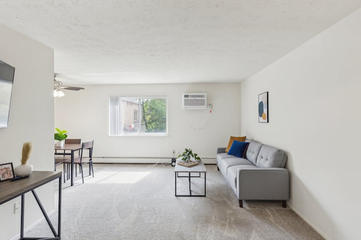 Midtown 3605i Cozy & Comfy I Free Parking - Parma, OH