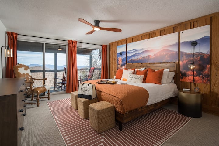 Newly Remodeled! Views, Hot Tub, Dog Friendly! - Beech Mountain, NC