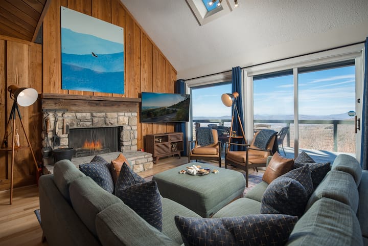 Newly Remodeled! Views, Hot Tub, Dog Friendly! - 비치 마운틴