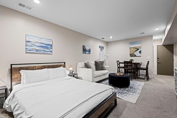 Chic Studio With Kitchenette By Sloan Lake - Denver, CO