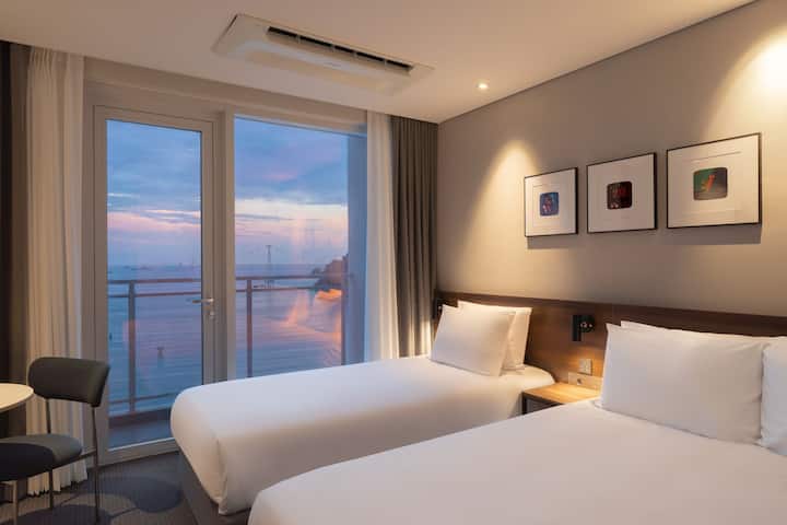 바다 앞! 풀옵션 오션뷰 3인객실 : ) - Busan