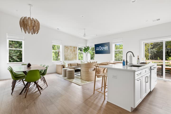 Walk To Park Circle! | The Aloha Treehouse - Charleston, SC