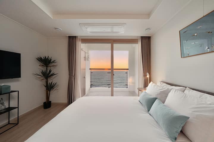 [1 Min To Lighthouse Beach] Sea View•queen Bed - Sokcho