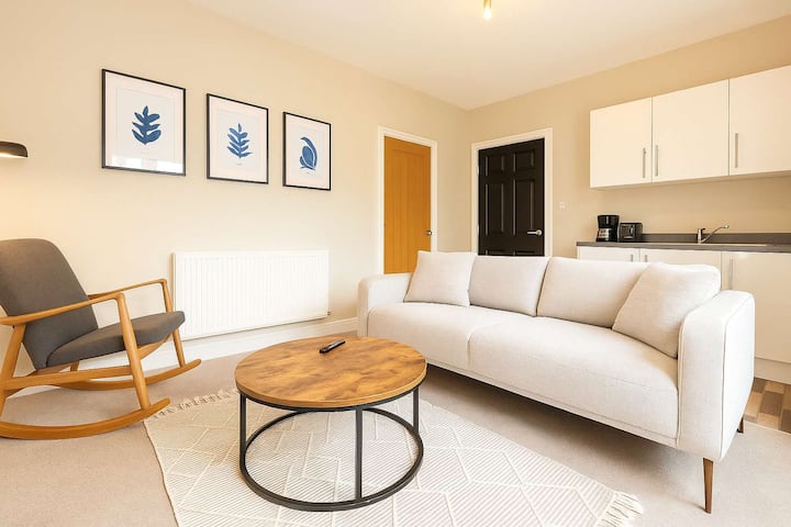 1 Bedroom Apartment For 2 In City Centre + Ensuite - Castell Coch