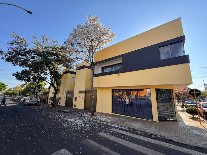 Sobrado Com Ar E Vaga No Centro De Ourinhos - Ourinhos