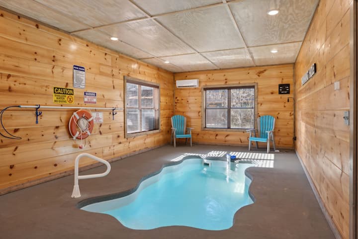 A Lodge At The Glades | 12-bedroom Cabin Getaway! - Gatlinburg, TN