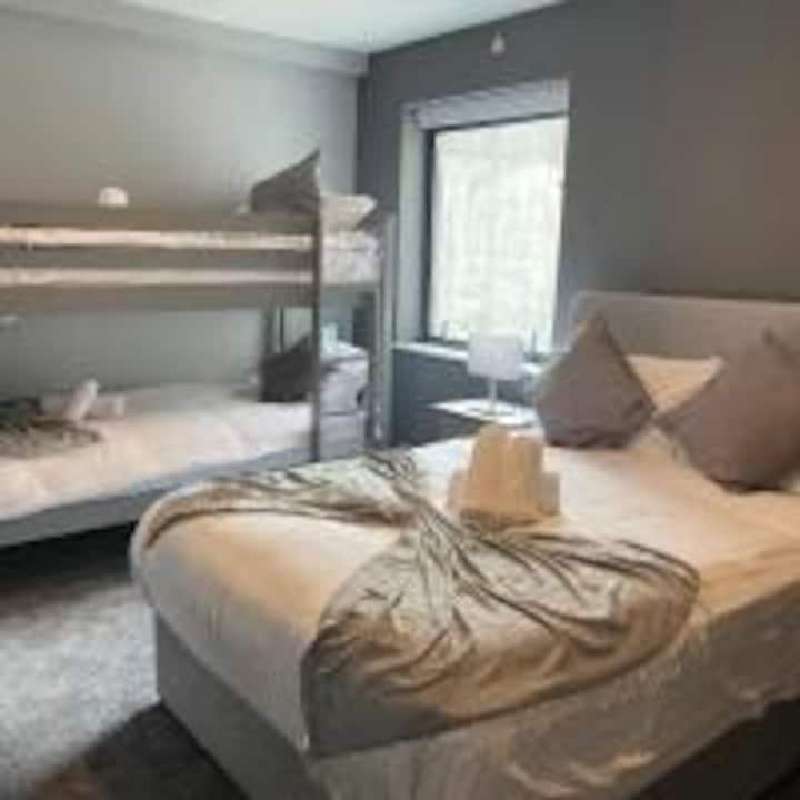 Madison House - Family Room - Galway