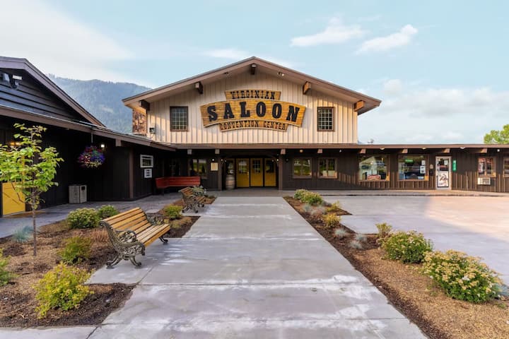 Snow King Mountain Views + Pool. Dining. Firepits. - Jackson, WY