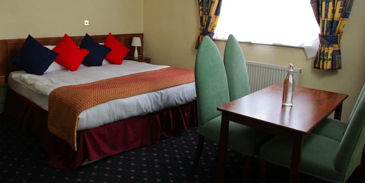 Deluxe Queen Room With Ensuite And City View - Sevenoaks