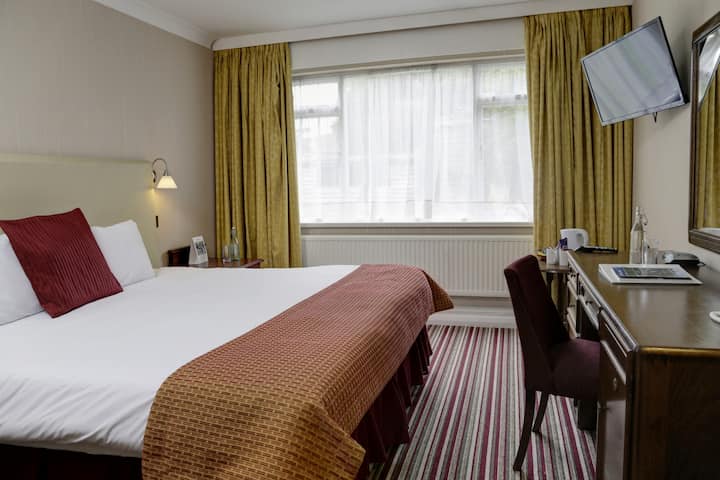 Deluxe Triple Room Ensuite With Bath-city View - Sevenoaks