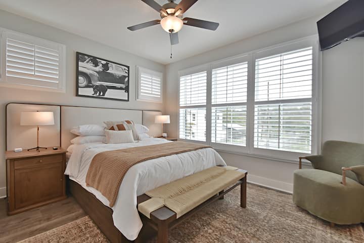 Trailhead Townhouse: 9 Min To Neyland, 2 Bedroom - Knoxville, TN