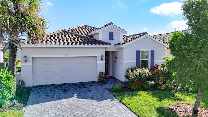 Near Golf Courses! Stunning 3 Bdrm! Utils Incl - Venice, FL