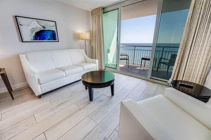 Oceanfront King Suite - Direct Oceanfront - Pools! - Myrtle Beach