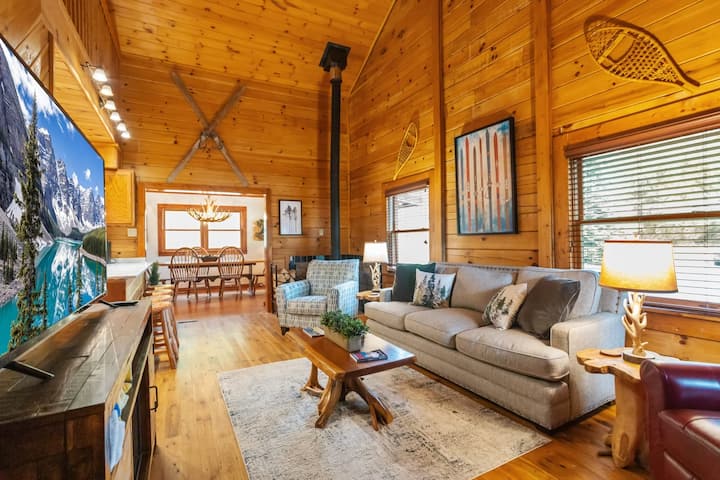 Serenity Summit: Hot Tub, Yard & Fire Pit - Banner Elk, NC