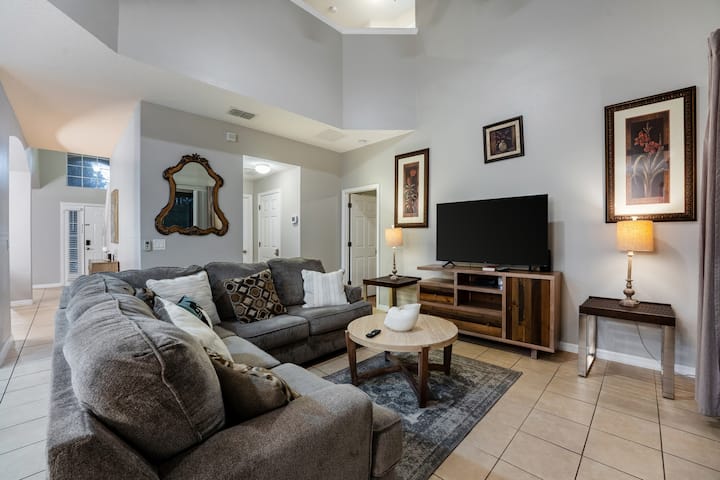 Spacious Pool! Serene Home! Great For Remote Work - Davenport, FL