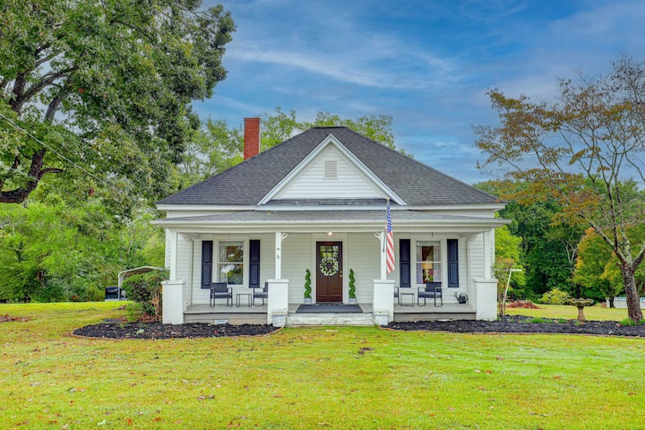 1925 Vintage Farmhouse Close To Everything - Greer, SC