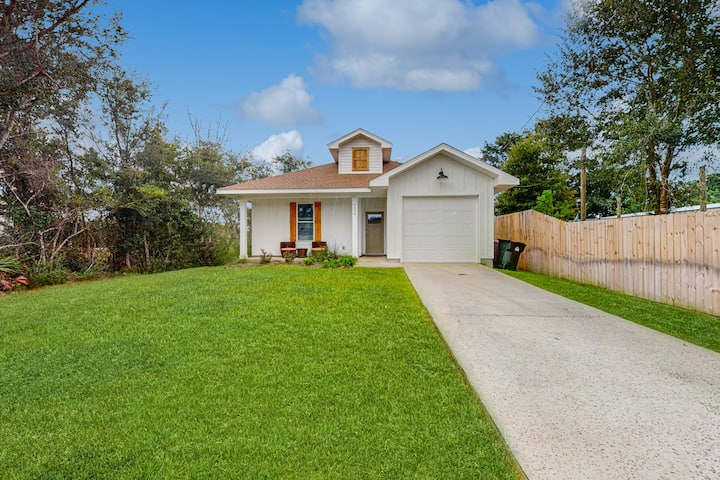 Spacious Home | 3br | Private Backyard - Perdido Key, FL