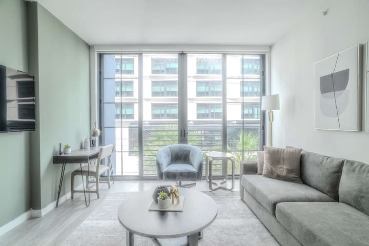 The Juliet Xi • Vibe 8744 - Miami