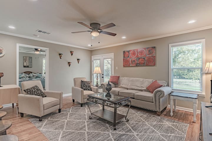 Midterm| Pet Friendly| Back Yard| Close To Square - Granbury, TX