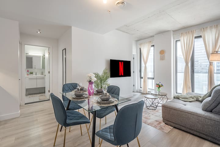 Notre Dame- Parking -Square Victoria - Montreal