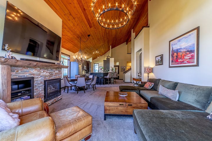 Luxe Townhome W/ Meadow Views & Mammoth Ski Perks! - Mammoth Lakes, CA