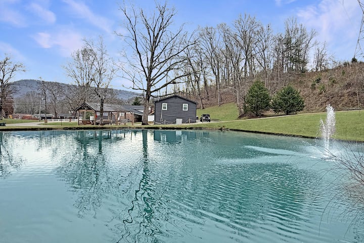 Pond Fishing - Game Room - Fireplace - 2 Acre - Chattanooga, TN