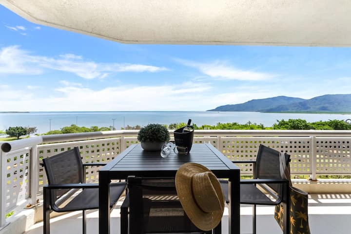 Rydges Plaza Esplanade Luxury 2-bedroom Apartment - Cairns