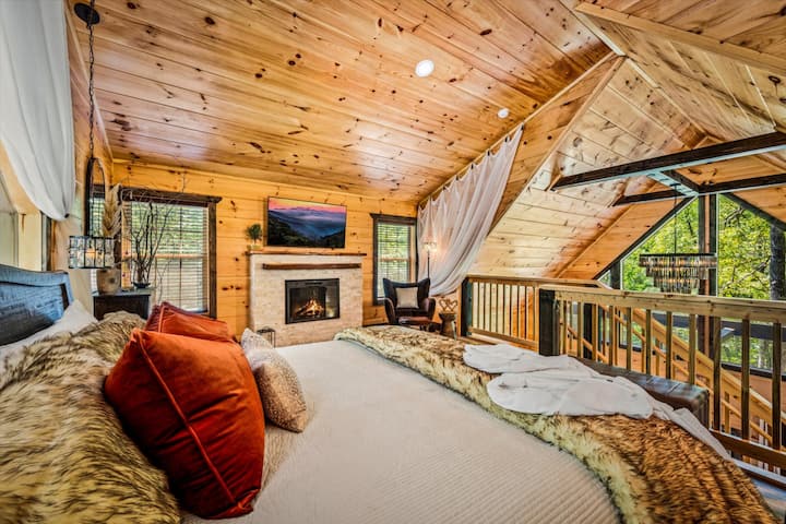 Luxury Couple's Retreat: Hot Tub Fire Pit Ev Chrgr - Gatlinburg, TN